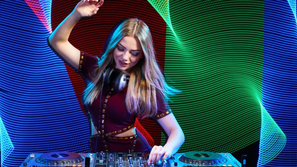 10 Key Qualities of a Good DJ - Thesoundstour
